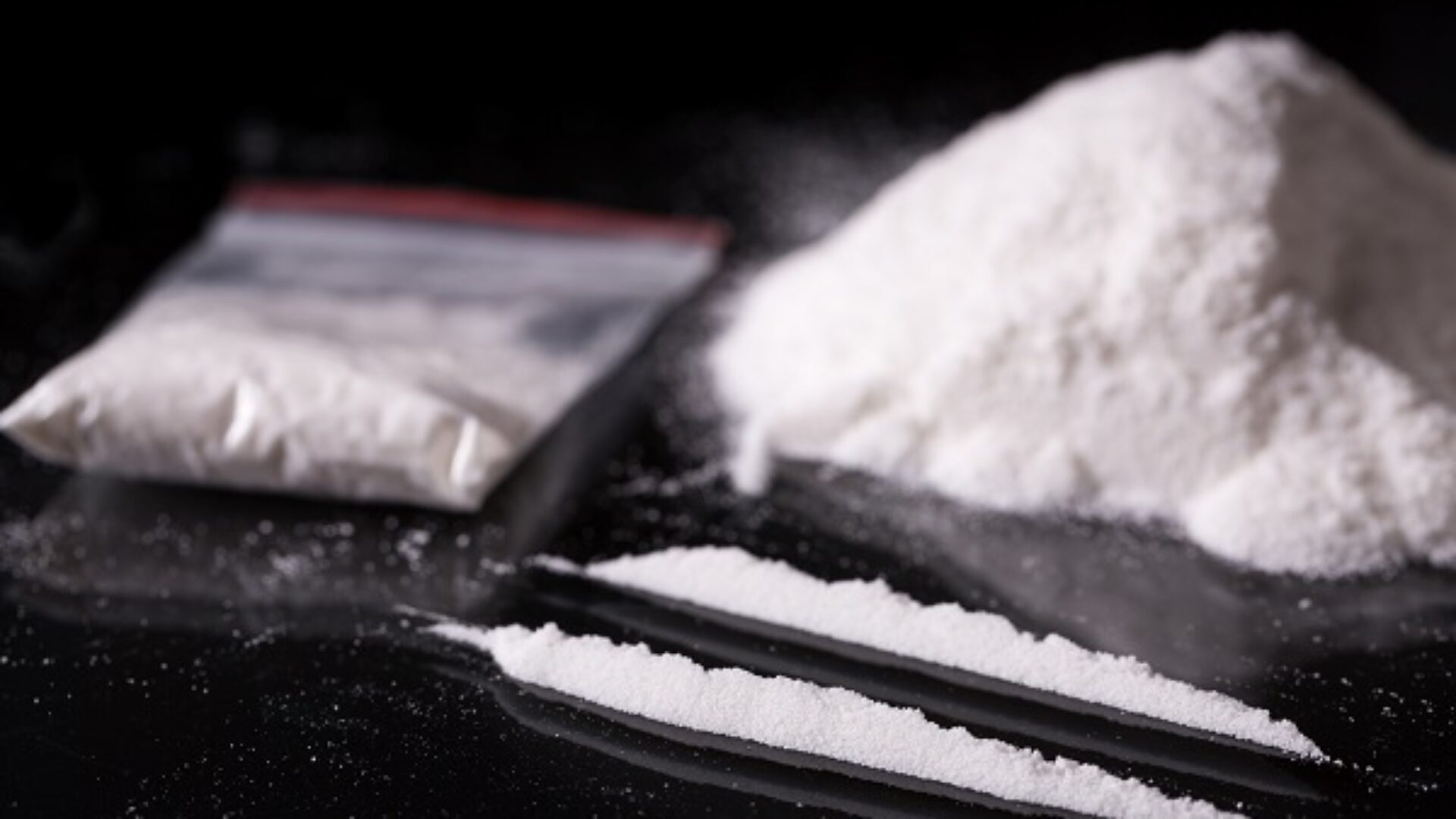 Man (21) met cocaïne op zak aangehouden in Bergen op Zoom Man (21) met cocaïne op zak aangehouden in Bergen op Zoom