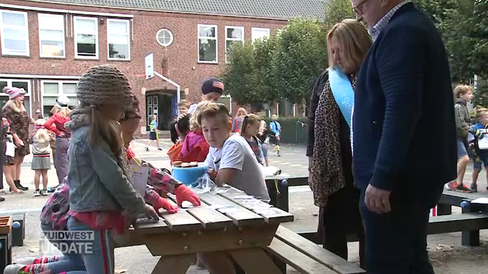 Juf Anja stopt na 44 jaar - VIDEO