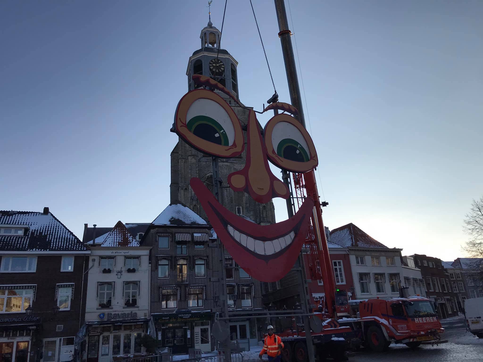 In de vrieskou krijgt de Peperbus z'n gezicht: 'Agge mar leut et!'