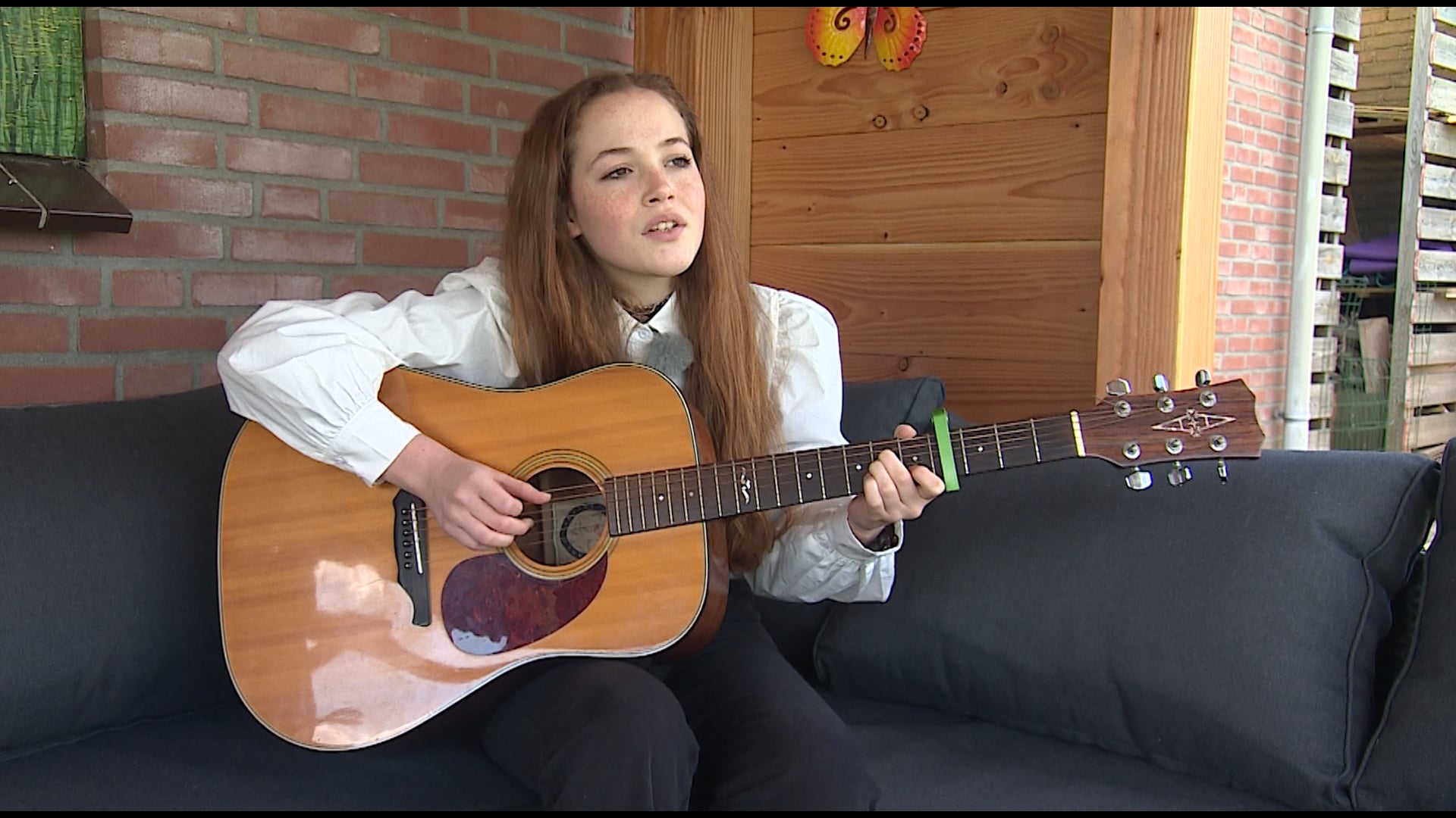 Faela zingt haar zelfgeschreven liedje bij The Voice Kids - VIDEO