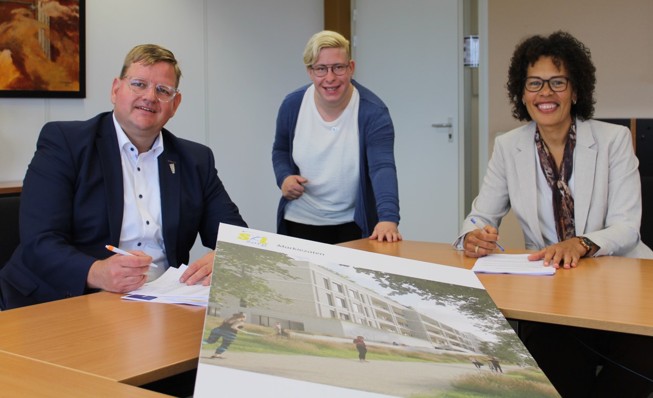 Handtekening onder nieuw complex voor S&L Zorg in Bergse wijk De Markiezaten