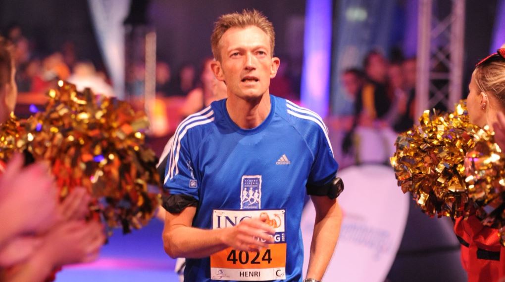 Heini ging naar de sportschool in België en dat werd hem niet in dank ...