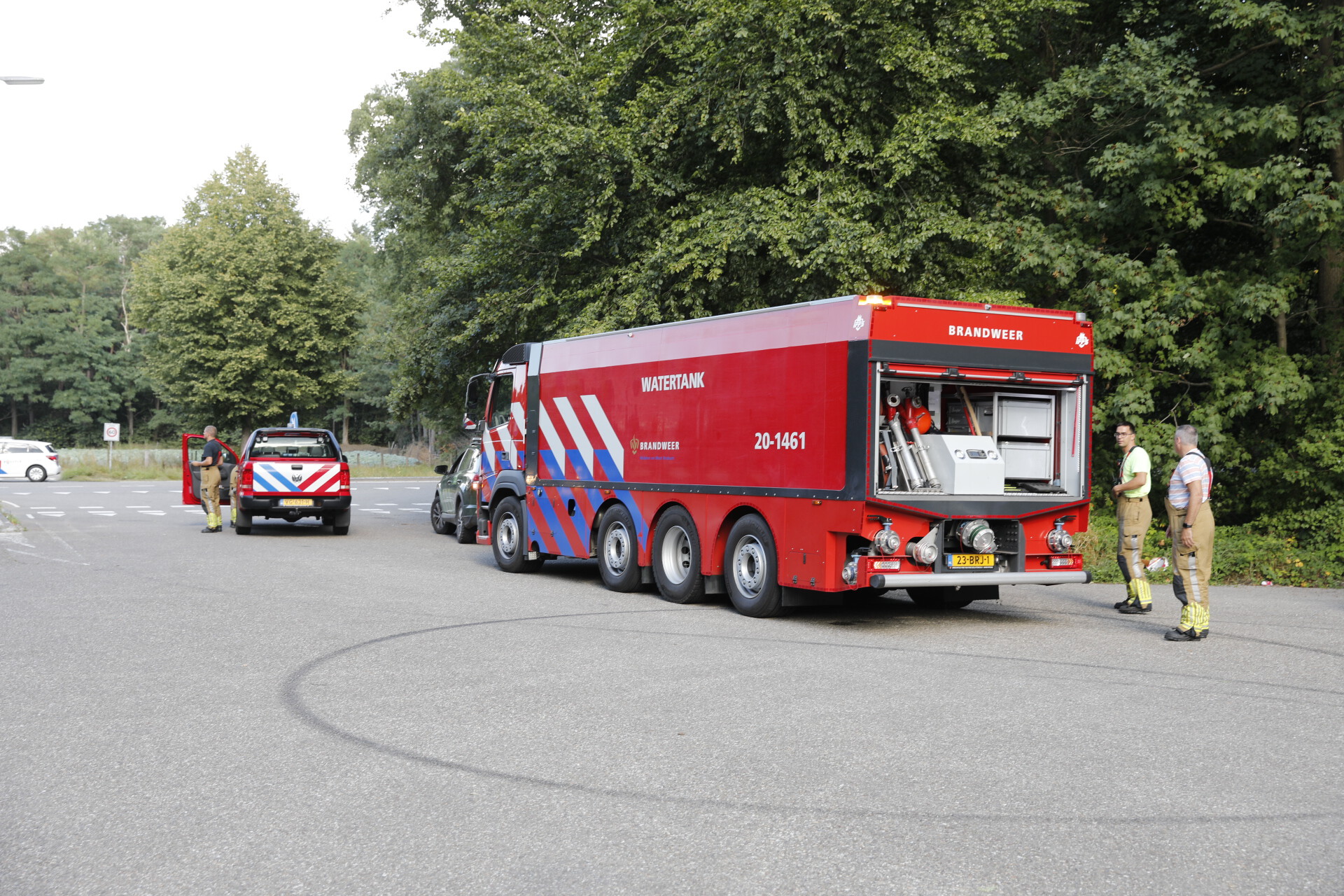 Belgische en Nederlandse brandweer bestrijden vuur op Kalmthoutse Heide
