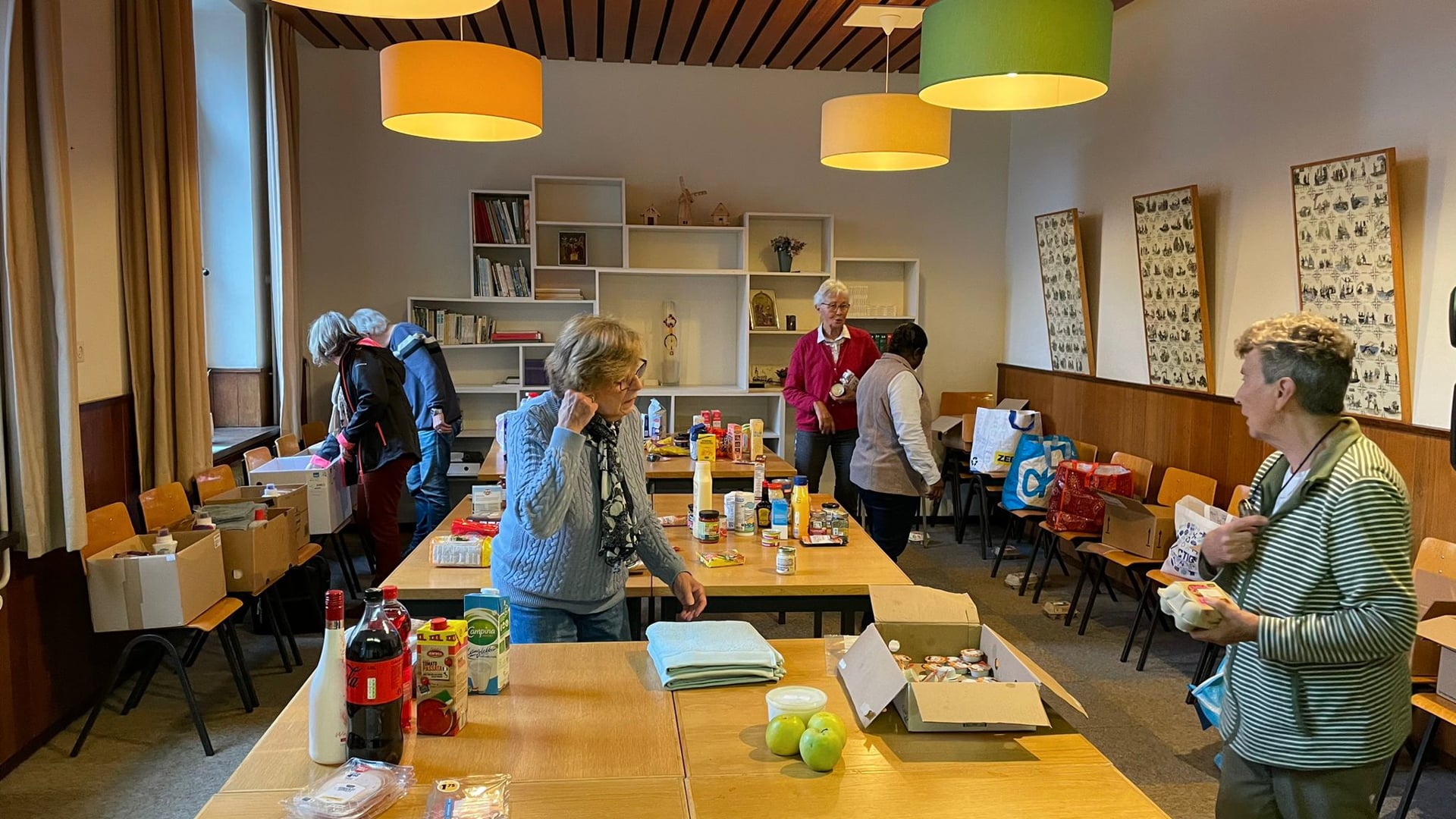 Mieke maakt voedselpakketten met haar project Wij willen delen - VIDEO