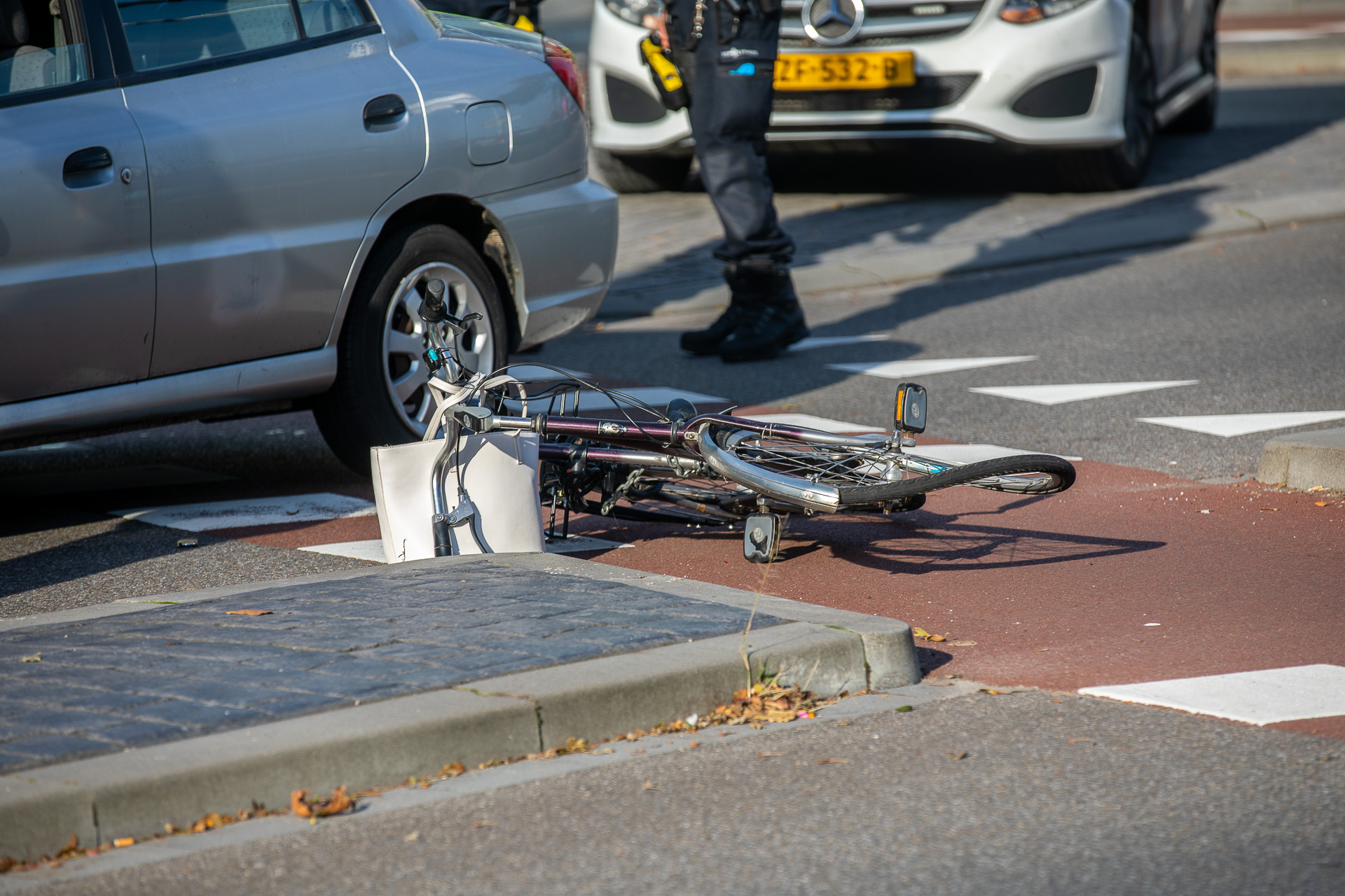 Botsing tussen auto en fietsster in Roosendaal