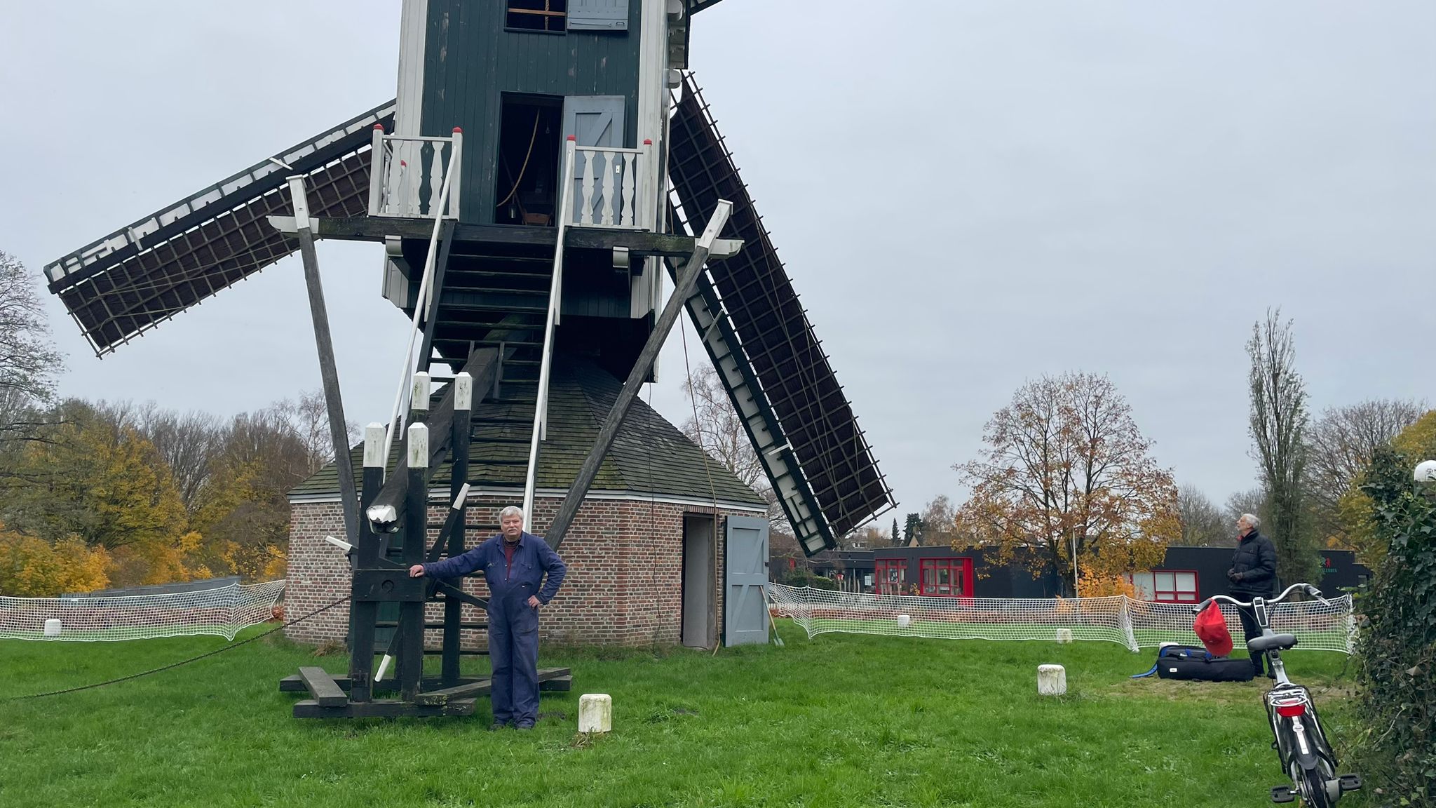 Niek van Eekelen (62) laat Roosendaalse molens al bijna veertig jaar ... Niek van Eekelen (62) laat Roosendaalse molens al bijna veertig jaar ...