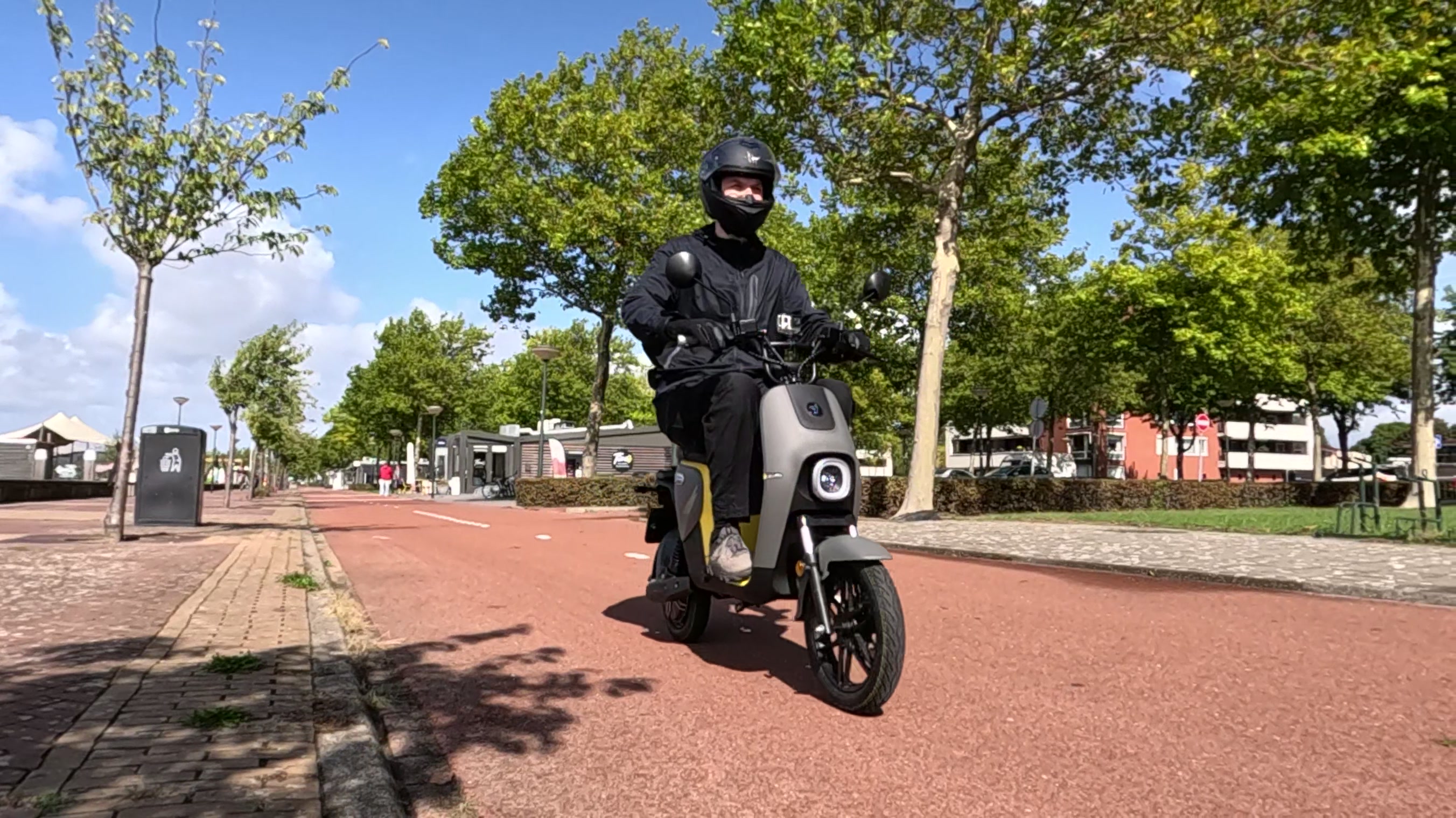 Helmplicht voor snorfietsers: helmen en omkeuren populair