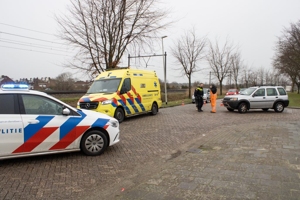 Fietser gewond naar Bravis ziekenhuis, na botsing in Bergen op Zoom