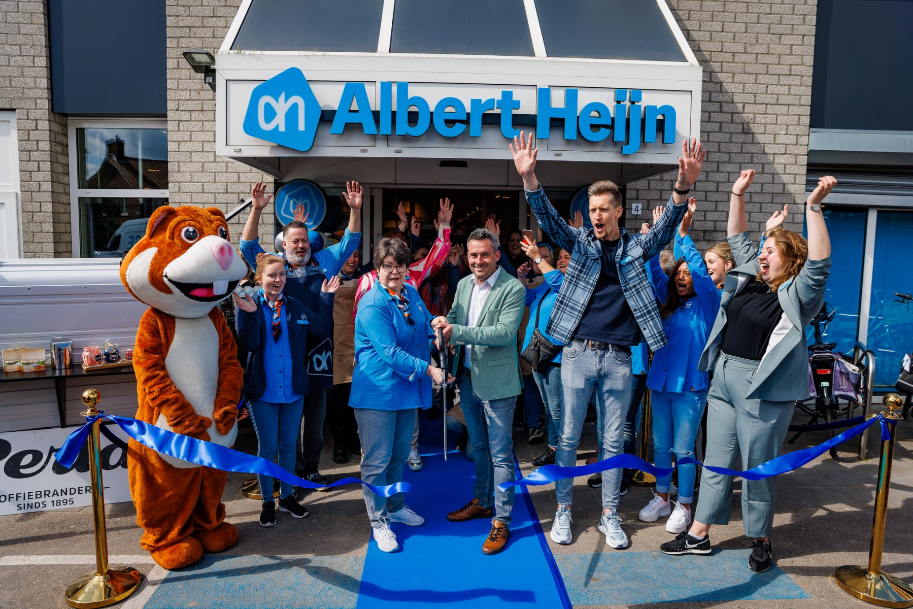 Vernieuwde Albert Heijn aan Van Beethovenlaan is weer open