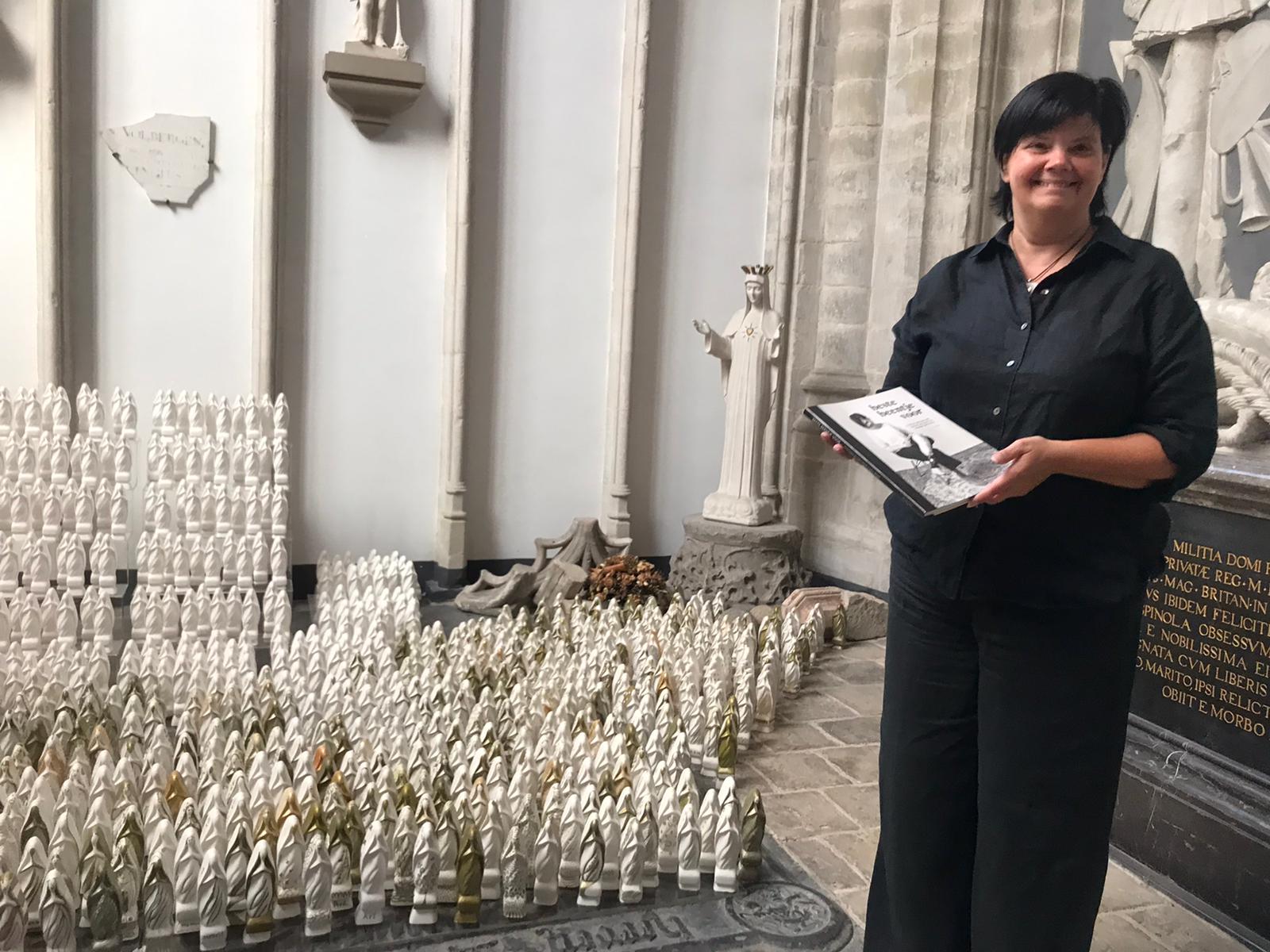 Uitvergrote Mariasnoepjes in Gertrudiskerk: kunstproject Els de Coker