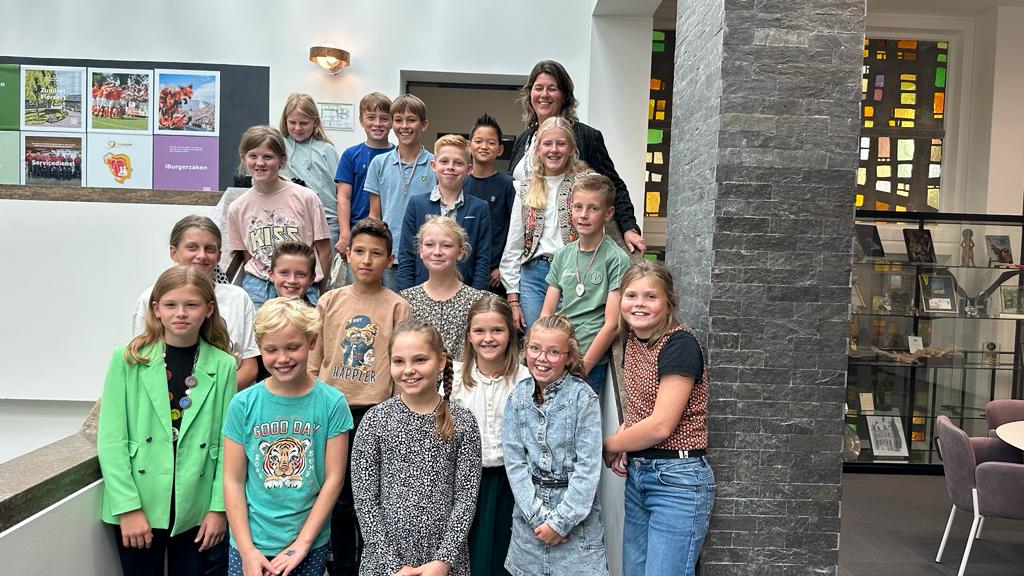 Nieuwe kinderraad Zundert kiest Liv de Backer als kinderburgemeester