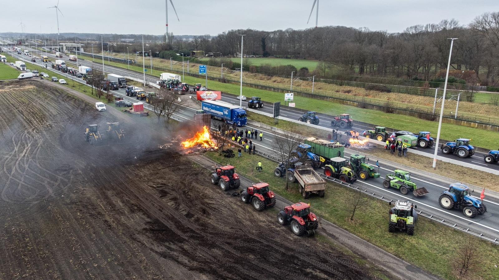 Nederlandse en Belgische boeren slaan handen ineen bij protesten op ...