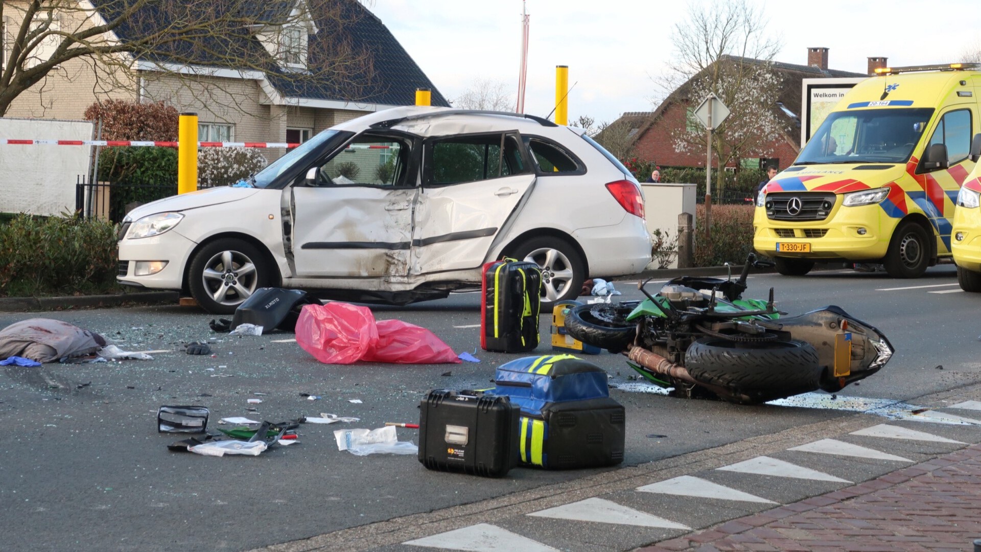 Ongeluk op Bredaseweg in Rijsbergen: Motorrijder zwaargewond