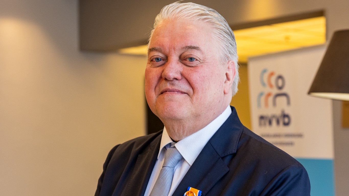 Simon Rijsdijk uit Etten-Leur benoemd tot Officier in de Orde van ...