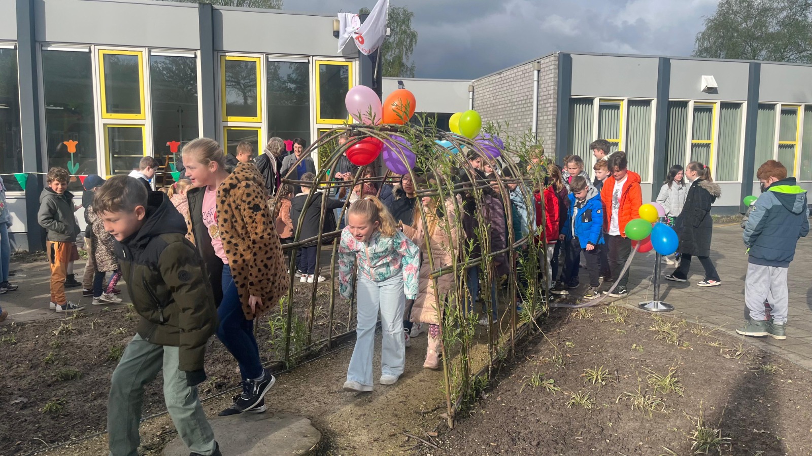 Basisschool Op Dreef in Putte brengt natuur naar het schoolplein met ...