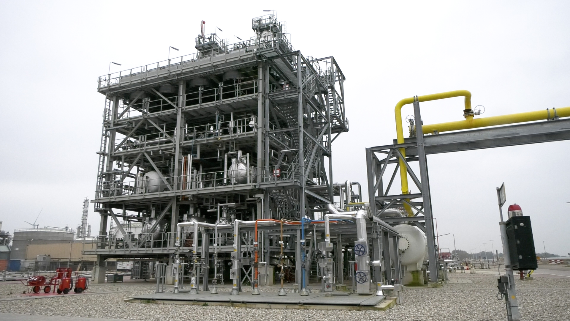 Nieuwe fabriek in Moerdijk zet afvalplastic om in grondstof voor nieuwe ...