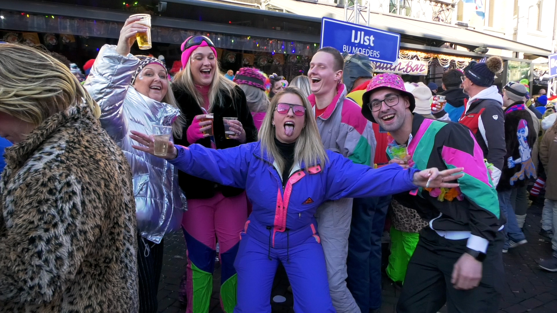 Tullepetaones Klûnen een groot succes: ‘Dit is traditie’ - Oozo.nl