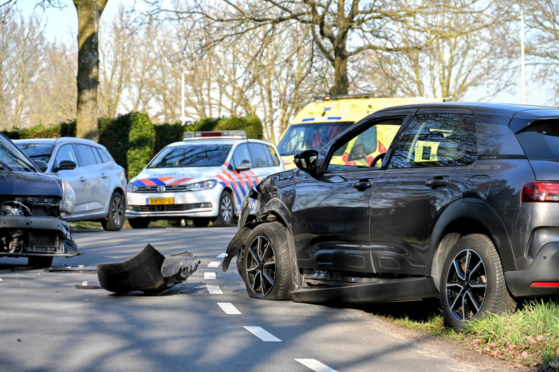Flinke schade na frontale botsing Hoeven